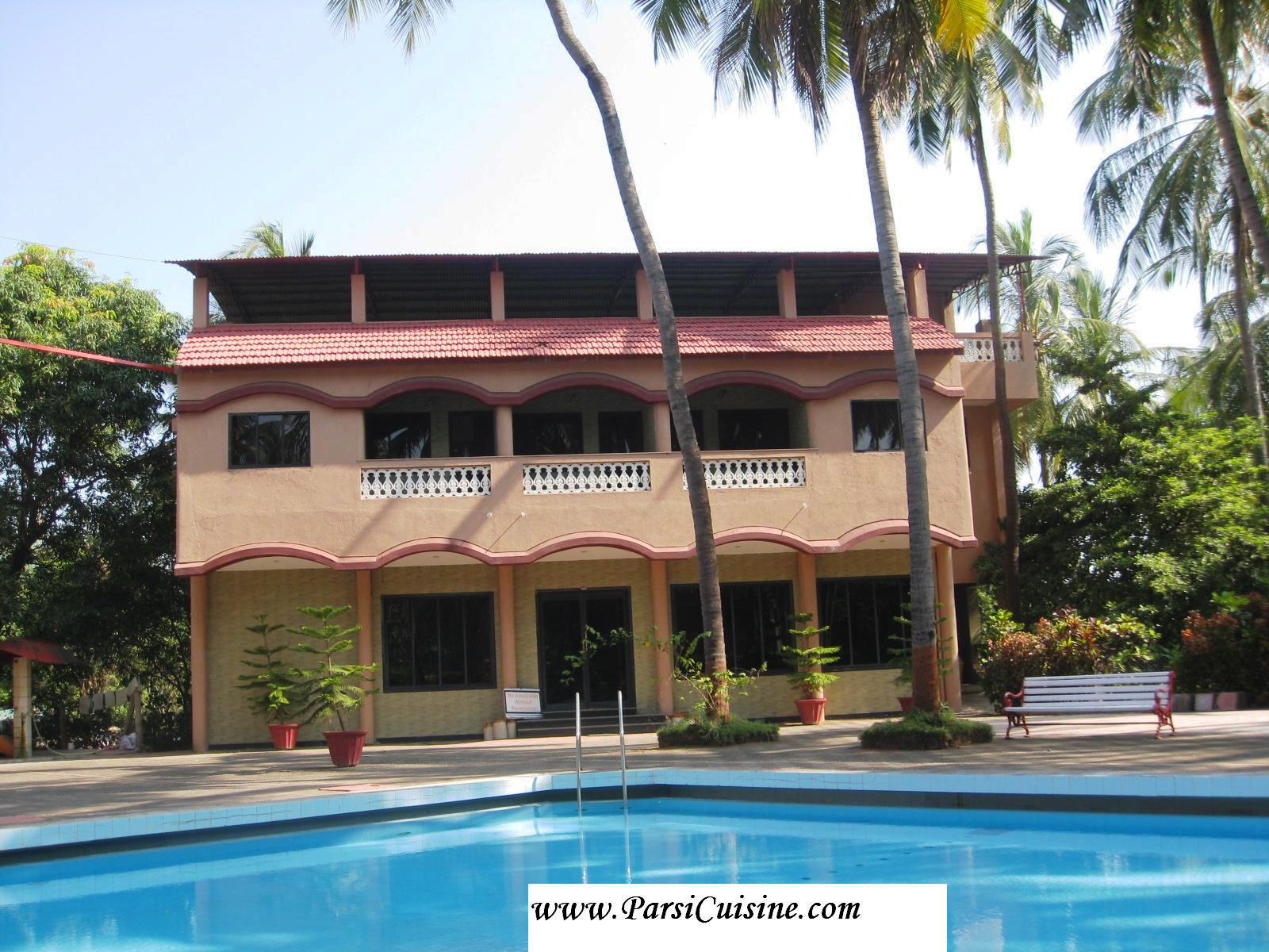 Pearline Hotel Pool2 – Parsi Cuisine